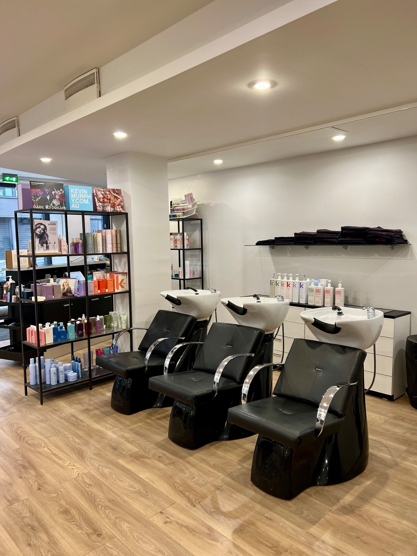 Hiustiimi ilme: Parturi- ja kampaamo palveluita Lahdessa