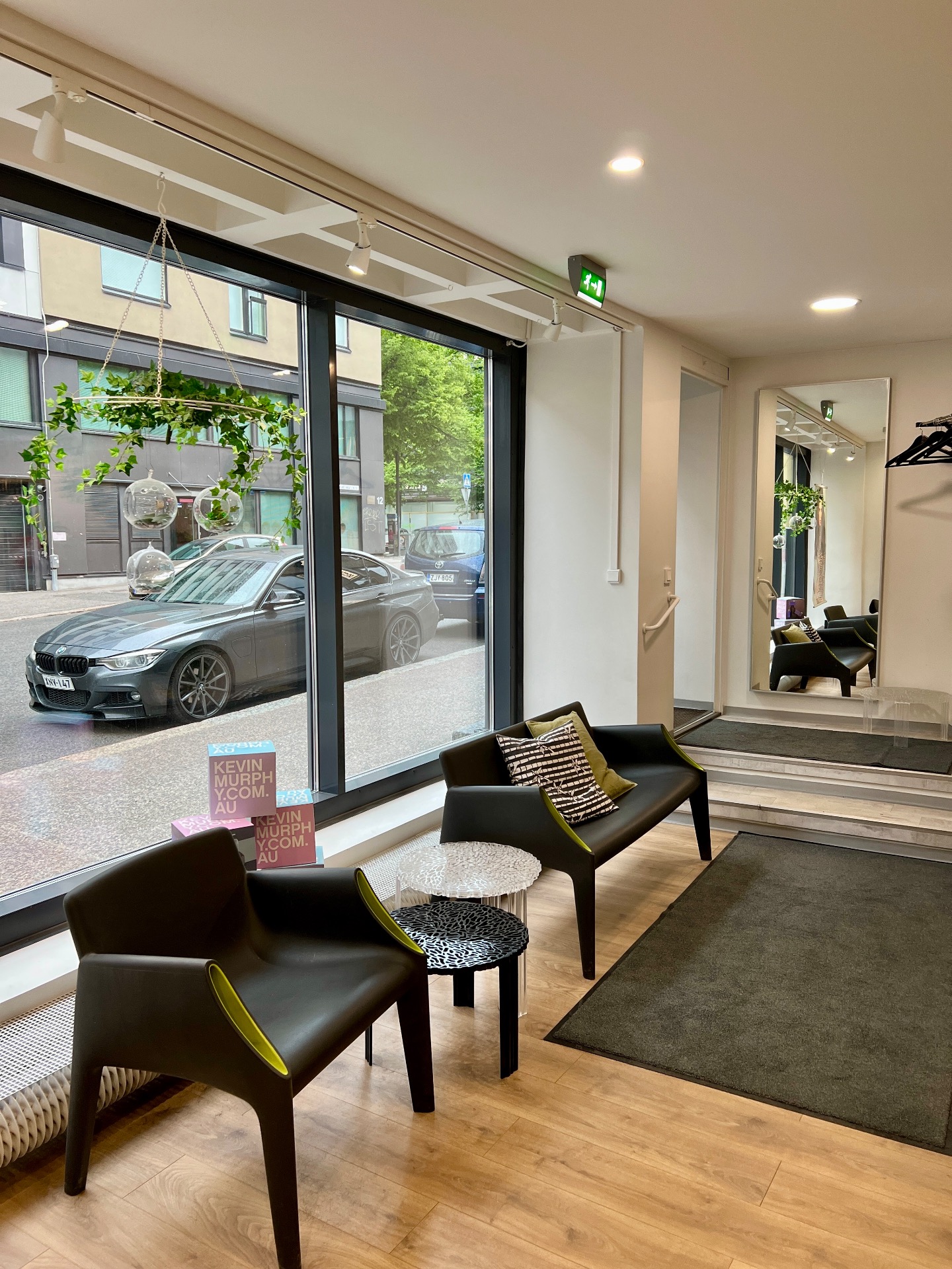 Hiustiimi ilme: Parturi- ja kampaamo palveluita Lahdessa