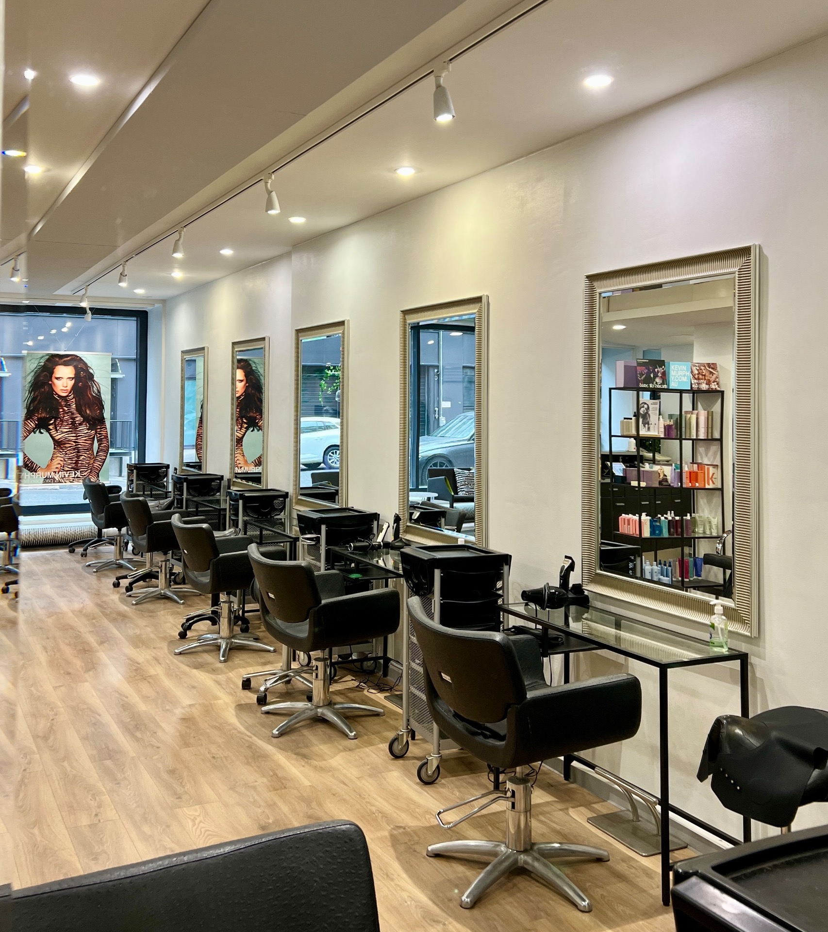 Hiustiimi ilme: Parturi- ja kampaamo palveluita Lahdessa